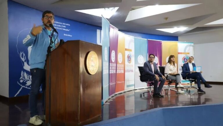 Comunidad universitaria de la UBV debate propuestas